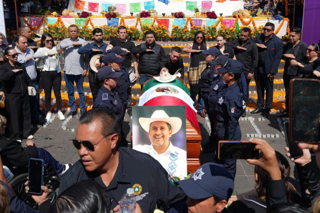 Miles acusan abandono federal tras asesinato del alcalde Carlos Manzo ...