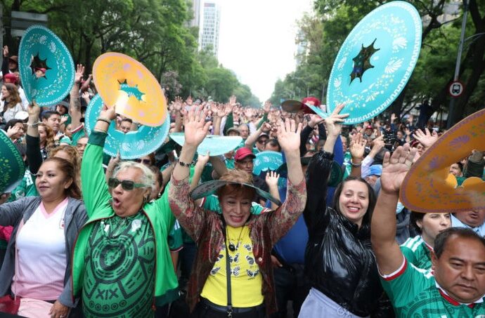 Ciudad de México rompe Récord Guinness con la ola humana más grande del ...